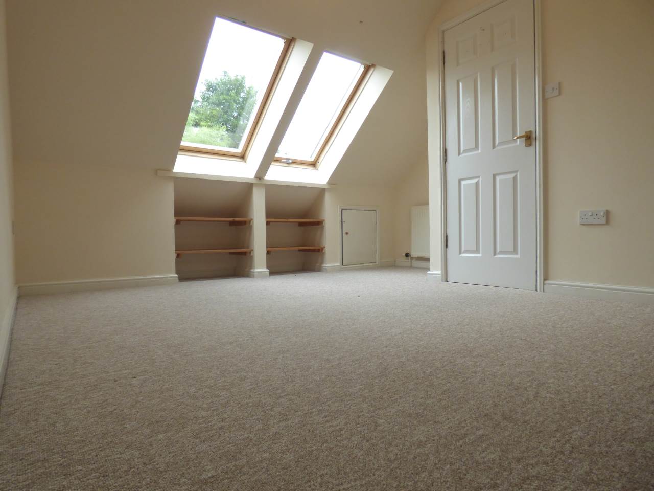 Lakeside Court, Heather Shaw, Trowbridge - Lettings-R-Us Letting Agency ...